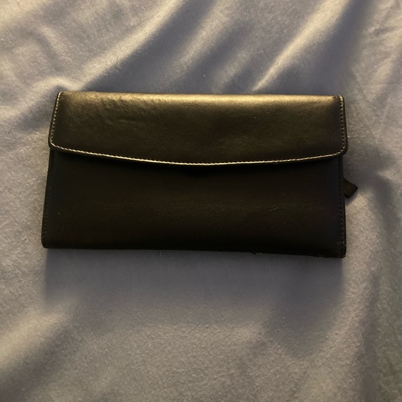 mundi | Bags | Mundi Trifold Wallet Black Genuine Leather | Poshmark
